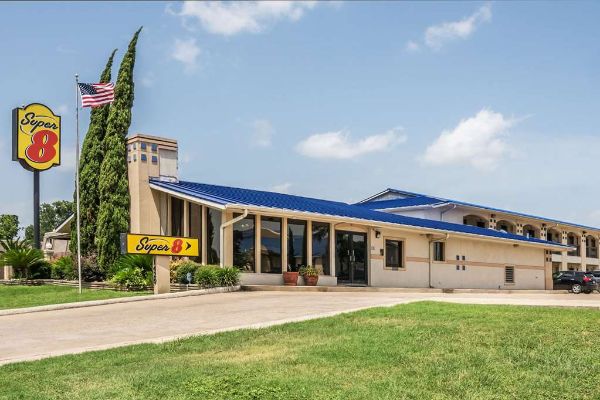 Super 8 By Wyndham San Marcos - San Marcos, TX