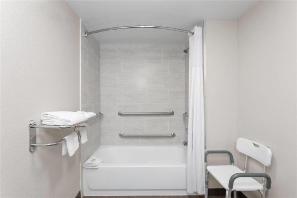 Super 8 By Wyndham Dania/fort Lauderdale Arpt - Dania Beach, FL