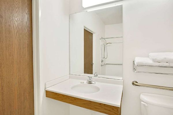Super 8 By Wyndham Hampshire Il - Algonquin, IL