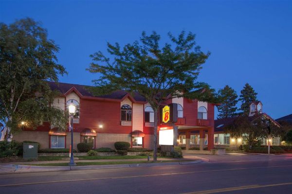Super 8 By Wyndham Mackinaw City/beachfront Area - St. Ignace, MI