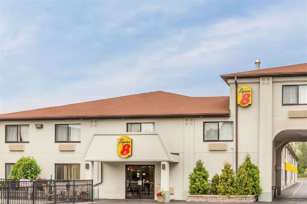Super 8 By Wyndham Niagara Falls Ny - Niagara Falls, NY