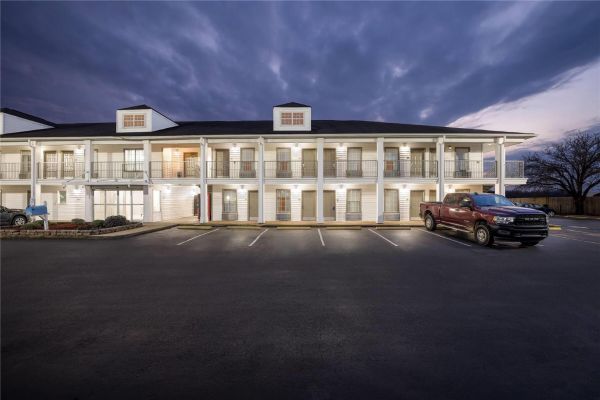 Baymont By Wyndham Tuscaloosa - Tuscaloosa, AL