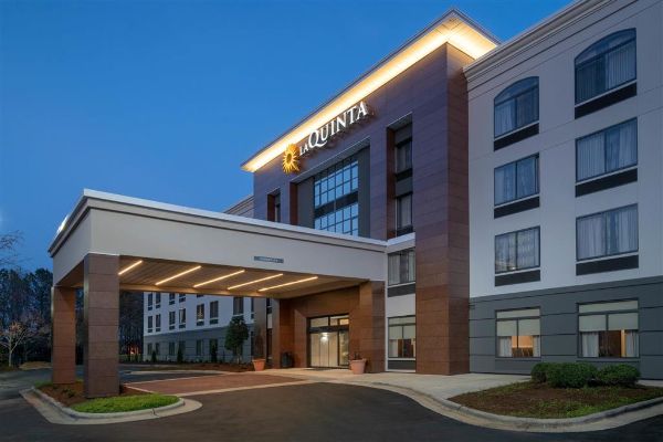 La Quinta Inn & Suites By Wyndham Raleigh Downtown North - Raleigh, NC