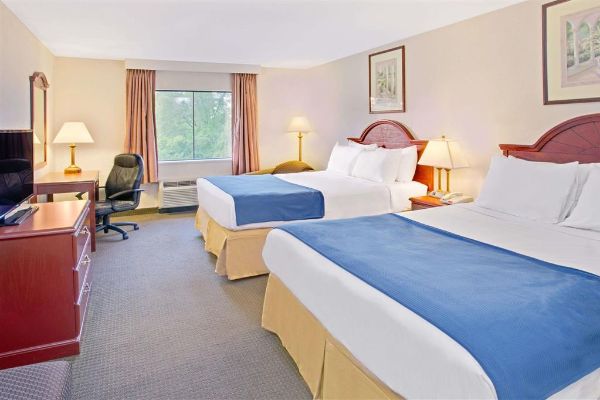 Days Inn & Suites By Wyndham Laurel Near Fort Meade - Columbia, MD