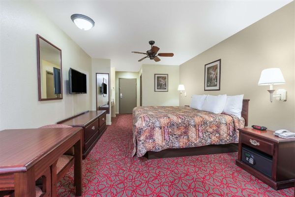 Days Inn By Wyndham St Peters/st Charles - O'Fallon, MO