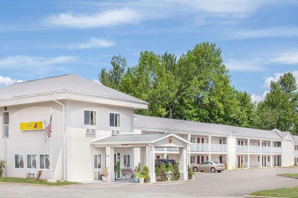 Super 8 By Wyndham Monticello Ny - Monticello, NY