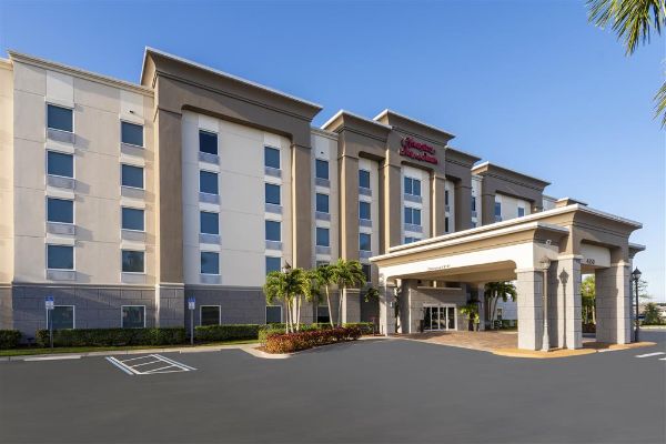 Hampton Inn & Suites Fort Myers-colonial Blvd. - Fort Myers, FL