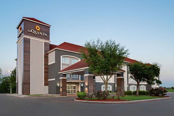 La Quinta Inn & Suites By Wyndham Stephenville - Stephenville, TX