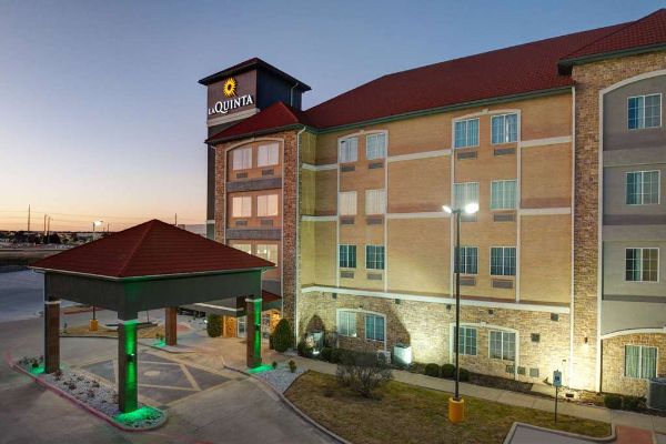 La Quinta Inn & Suites By Wyndham Allen At The Village - Allen, TX