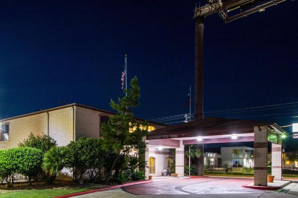 Quality Inn University Near Downtown - San Marcos, TX