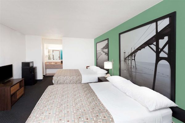 Super 8 By Wyndham Stevensville/st. Joseph - Stevensville, MI