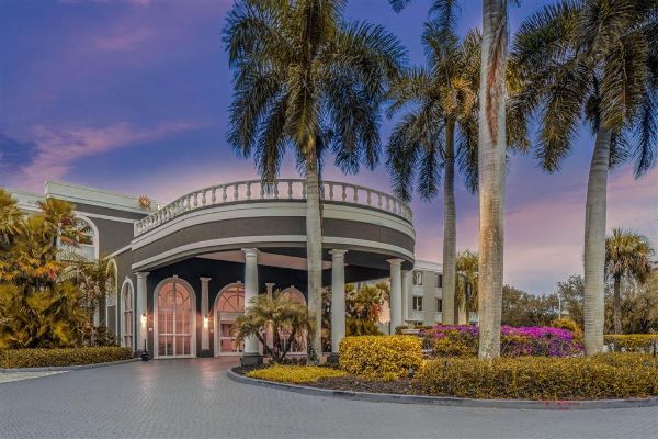 La Quinta Inn & Suites By Wyndham Naples Downtown - Florida