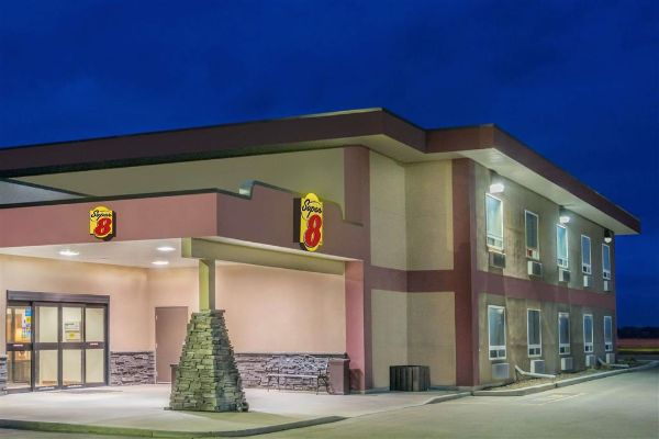 Super 8 By Wyndham Innisfail - Innisfail