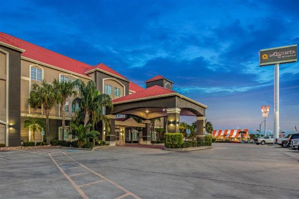La Quinta Inn & Suites By Wyndham Corpus Christi Airport - North Padre Island, TX