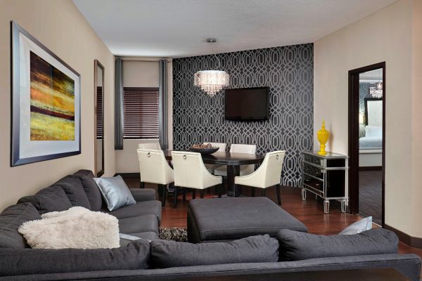 Four Points By Sheraton Hotel And Suites Calgary West - Calgary