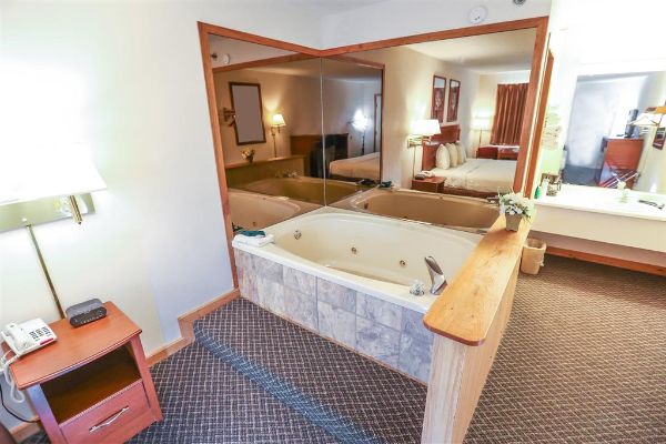 Super 8 By Wyndham Branson / Shepherd Of The Hills Exwy - Branson, MO
