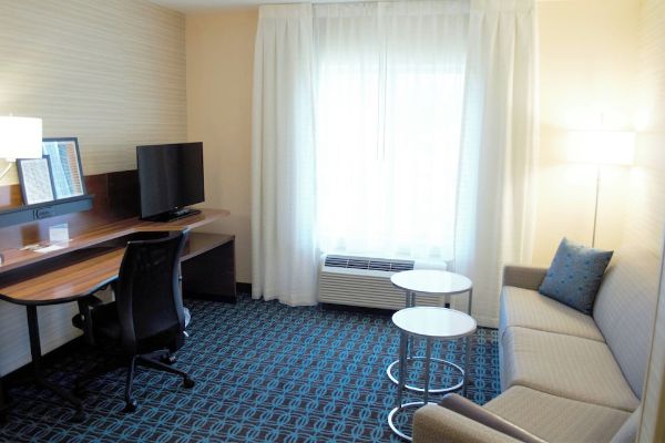 Fairfield Inn And Suites By Marriott Stroudsburg Bartonsville Poconos - Tannersville, PA