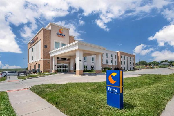 Comfort Suites West Omaha - Omaha, NE