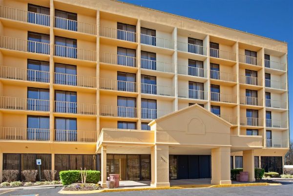 La Quinta Inn & Suites By Wyndham Nashville Airport/opryland - 