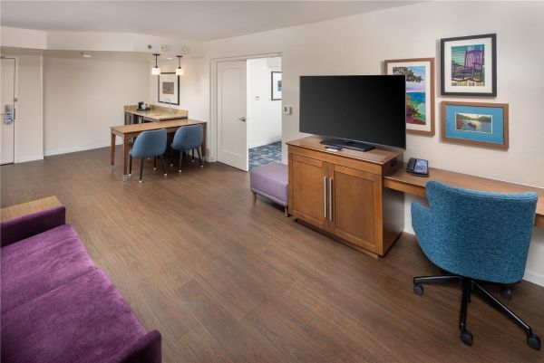 Hampton Inn & Suites Asheville Airport - Mountain Home, NC