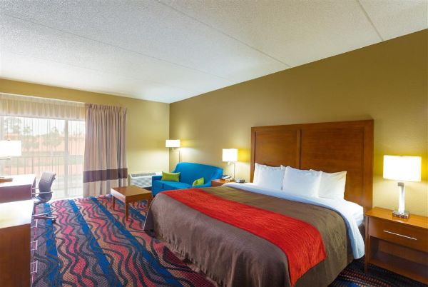 Baymont By Wyndham Bonita Springs Naples North - Bonita Springs, FL