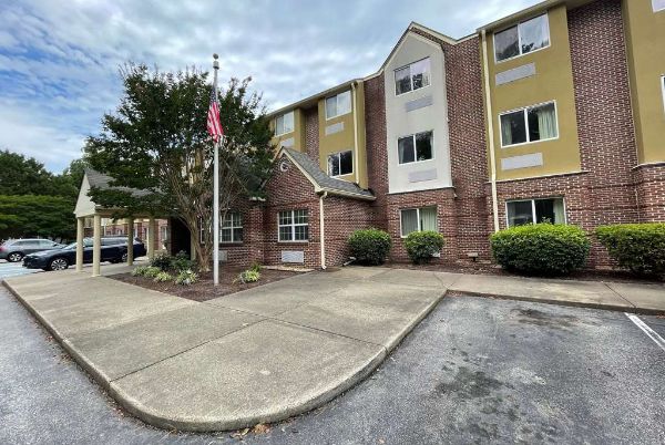 Microtel Inn & Suites By Wyndham Newport News Airport - Newport News, VA