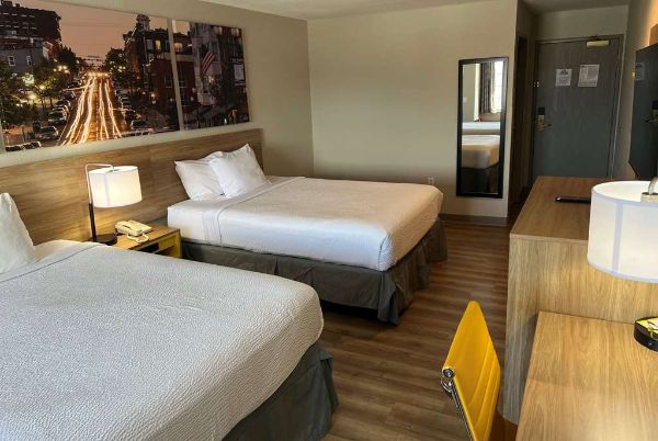 Days Inn By Wyndham Near Kansas Speedway - Kansas City, KS
