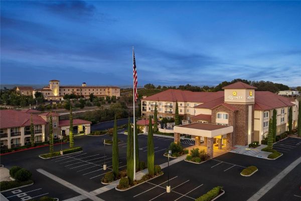 La Quinta Inn & Suites By Wyndham Paso Robles - Lake Nacimiento, CA