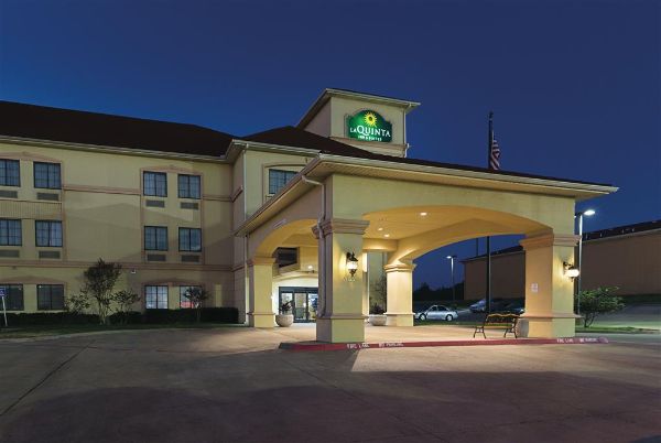 La Quinta Inn & Suites By Wyndham Alvarado - Joshua, TX