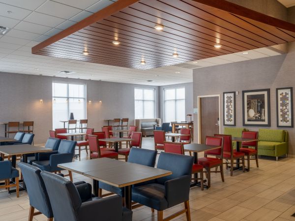 Holiday Inn Express Minneapolis West - Plymouth By Ihg - Plymouth, MN