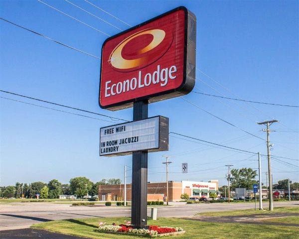 Econo Lodge Elkhart North - Elkhart, IN