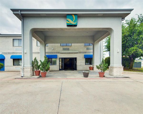 Quality Inn And Suites - Grand Prairie, TX