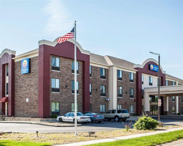 Comfort Inn Lees Summit @ Hwy 50 & Hwy 291 - Lee's Summit, MO