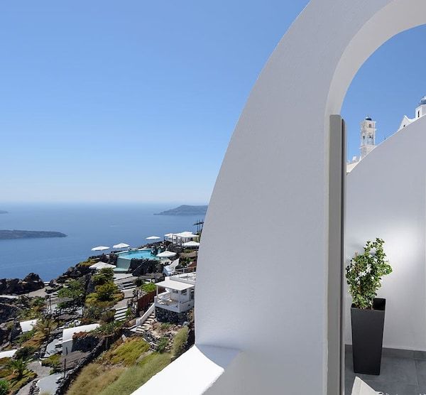 Mardanza Krokos Suites - Santorini