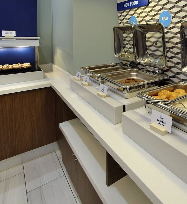 Holiday Inn Express & Suites Ridgecrest - China Lake - United States