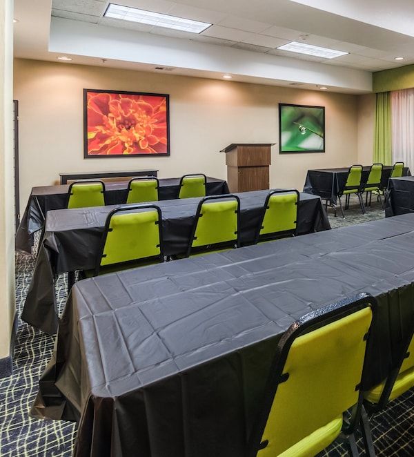 Holiday Inn Express & Suites Vinita - Disney