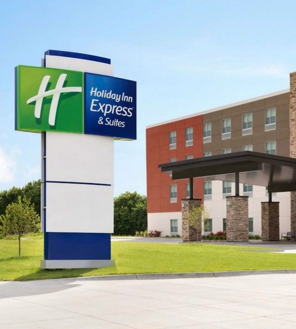 Holiday Inn Express & Suites Tomah - Fort McCoy, WI