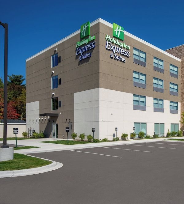 Holiday Inn Express & Suites Muskegon - Grand Haven - Grand Haven, MI