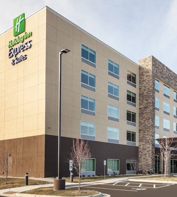 Holiday Inn Express & Suites Hudson I-94 - Hudson, WI