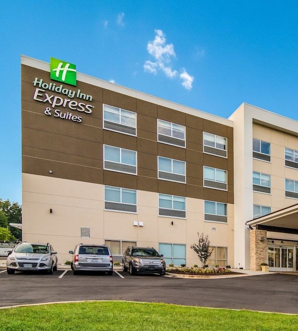 Holiday Inn Express & Suites Asheboro - Asheboro, NC