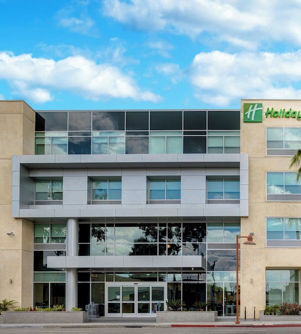 Holiday Inn Express & Suites Glendale Downtown - Burbank, CA