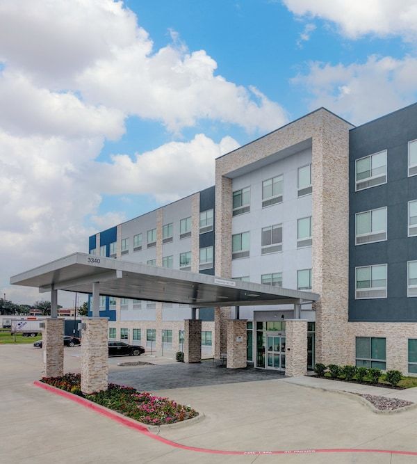 Holiday Inn Express & Suites Dallas – Plano North - Plano, TX