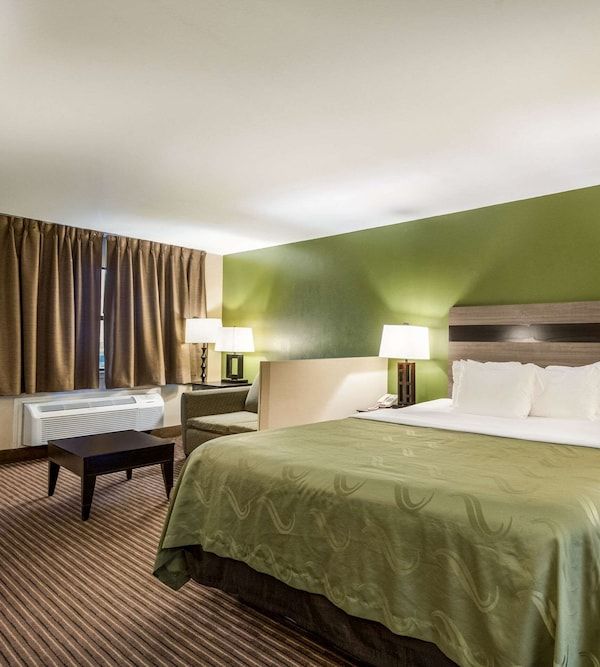 Quality Inn & Suites Garland - East Dallas - ガーランド, TX