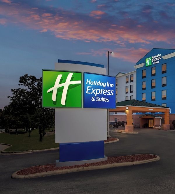 Holiday Inn Express & Suites Charleston-southridge - Charleston, WV