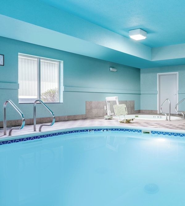 Holiday Inn Express Kearney - Kearney, NE