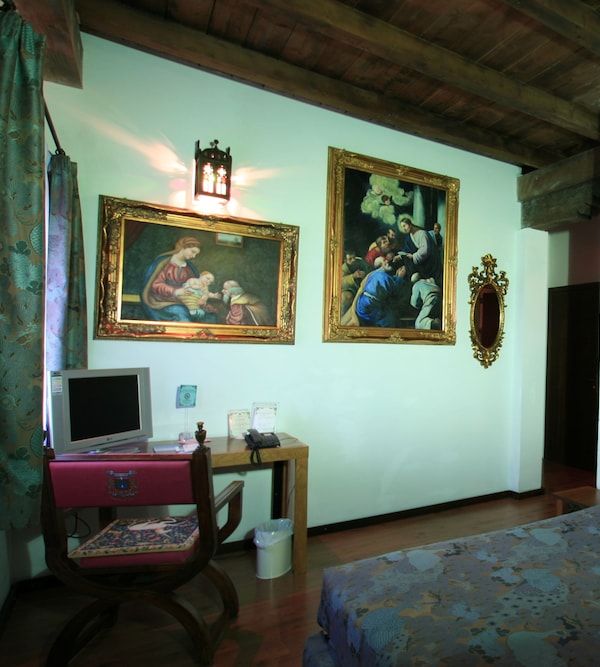 Castello Di Pavone - Ivrea