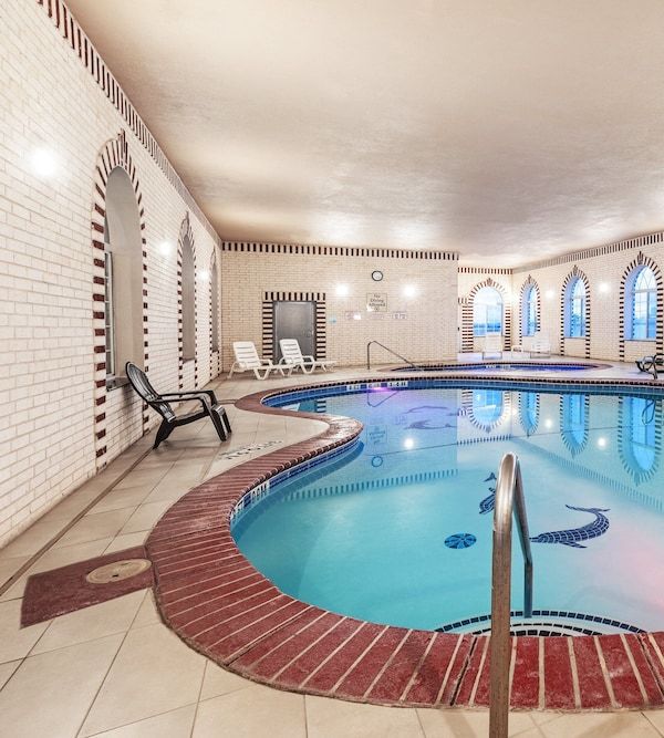 Holiday Inn Express & Suites Amarillo East - Amarillo, TX