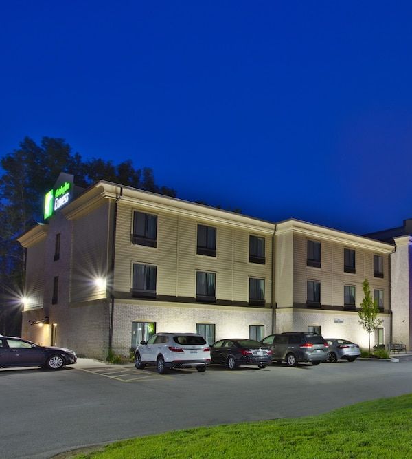 Holiday Inn Express Hastings - Hastings, MI