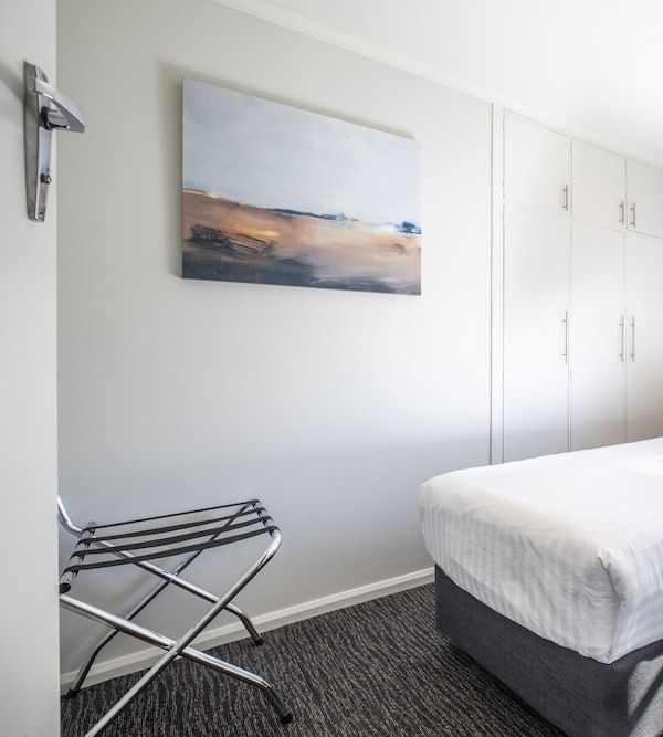 Nightcap At Riverside Hotel - Riverside