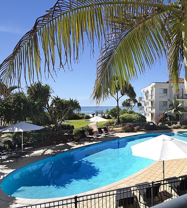 Golden Riviera Beach Resort - Gold Coast